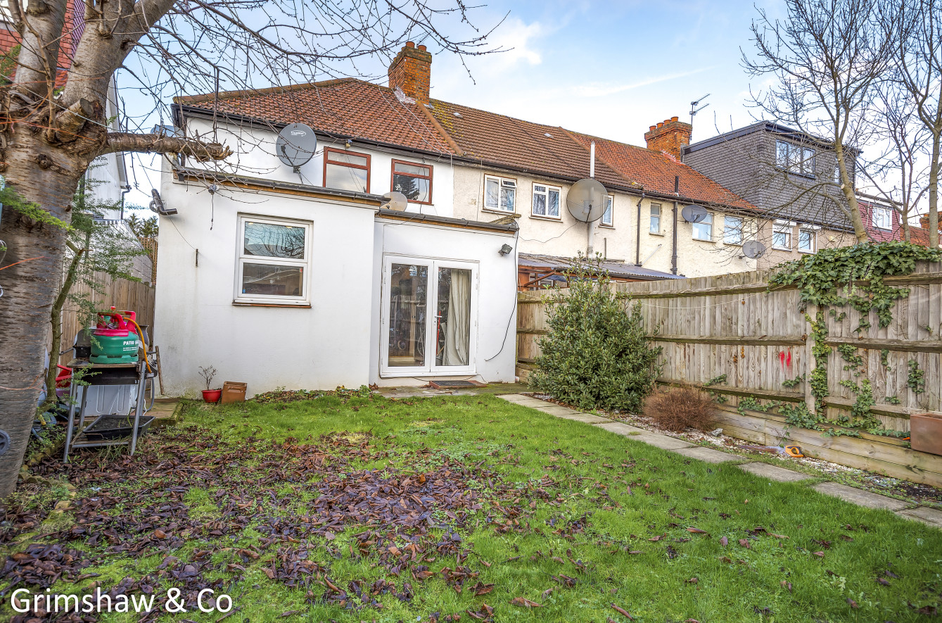 Highfield Road, West Acton 3-bedroom house|grimshaw estate agents